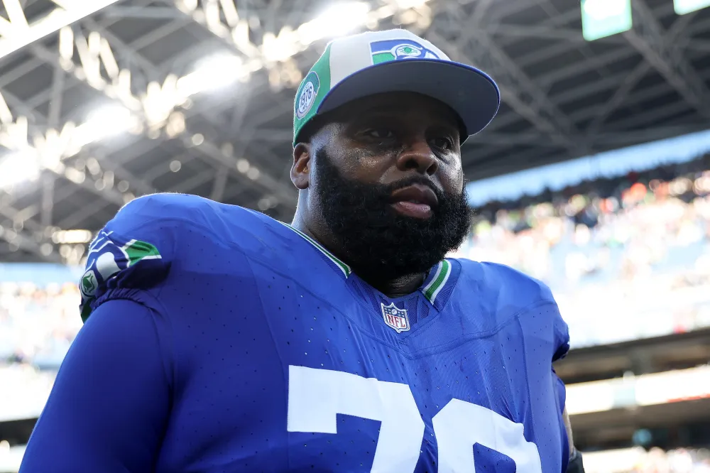 Jason Peters Retired From Football to Join Front Office of NFL Team ...