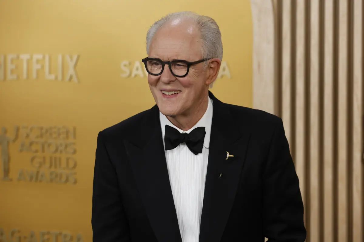 Fans Go Wild for 'Harry Potter' Set Photos of John Lithgow's Dumbledore ...