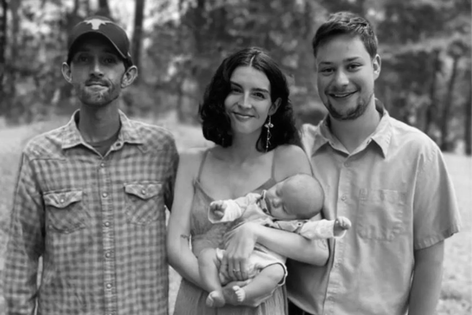 Dad Dies Before Family Photos Could Be Taken—So Internet Steps In ...
