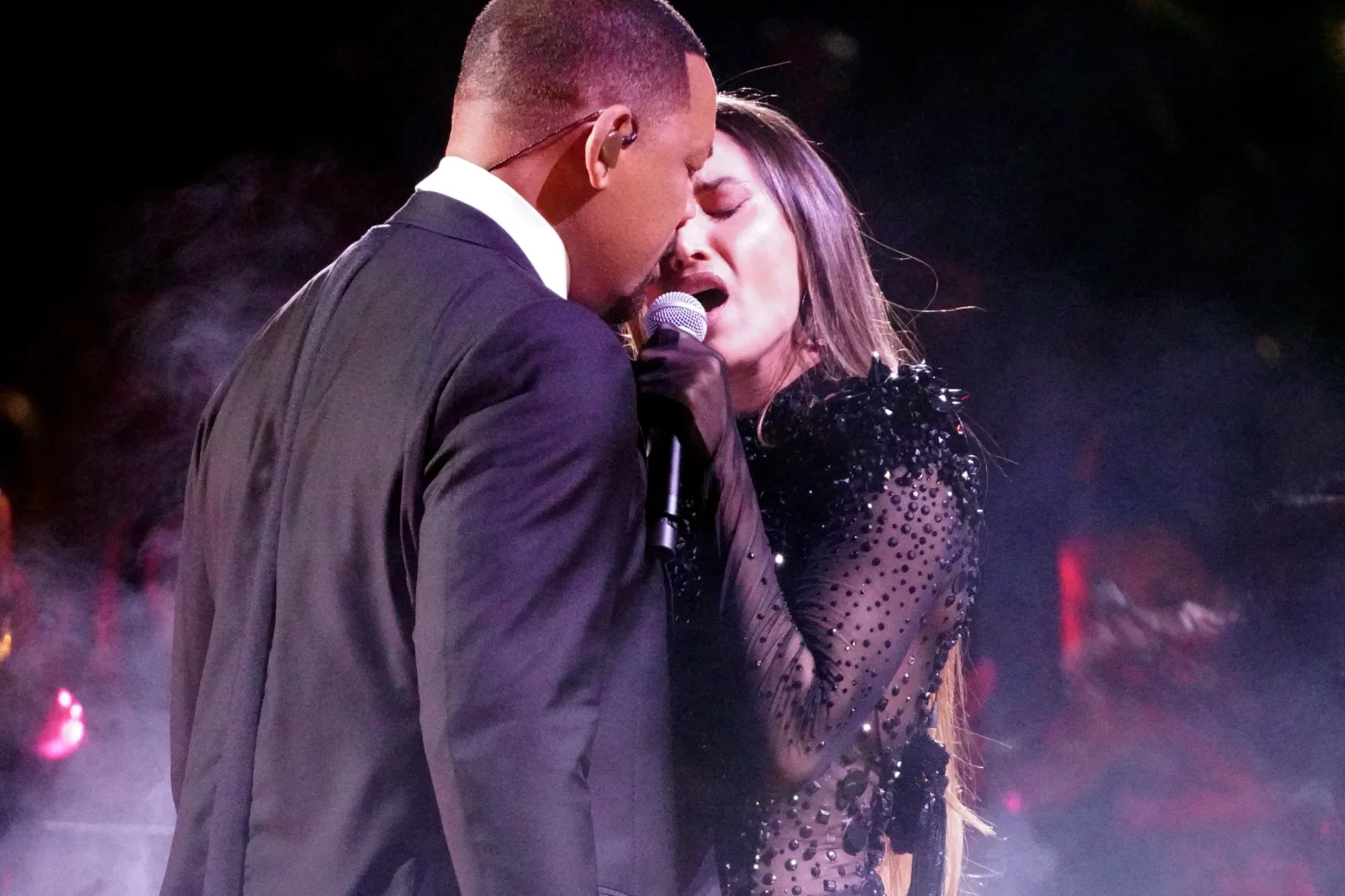 Fans React After Will Smith Nearly Kisses Singer at Awards Show - Newsweek