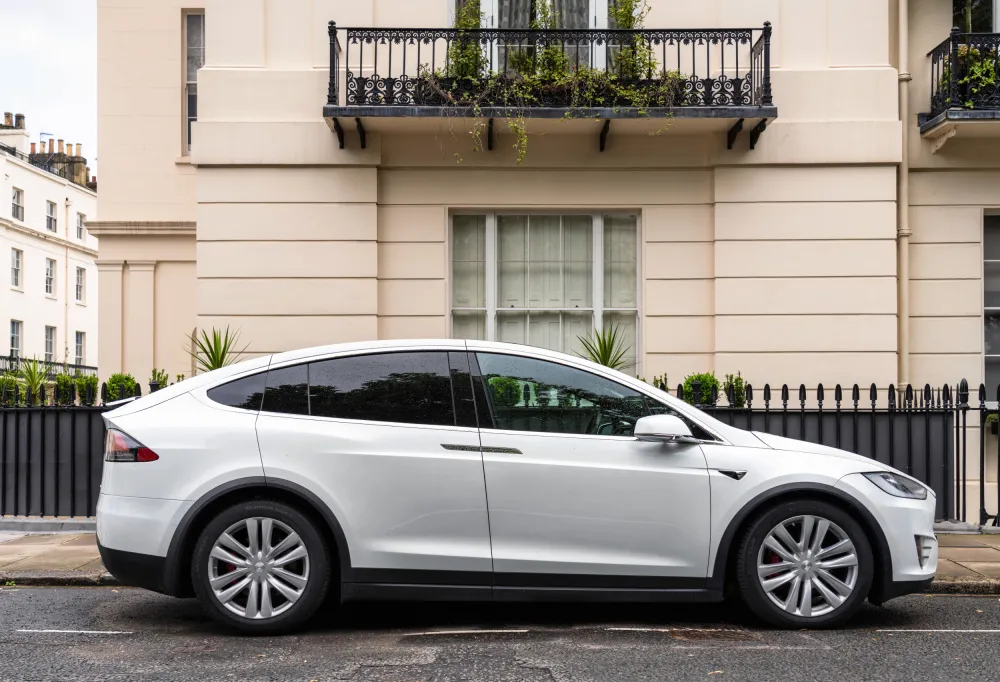 Man Calling Cops Over How Neighbor’s Tesla Is Parked Sparks Debate ...