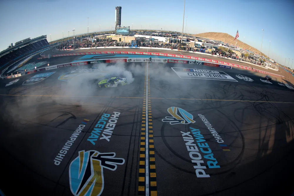 When And How To Watch NASCAR Cup Series Phoenix Spring Race - Newsweek