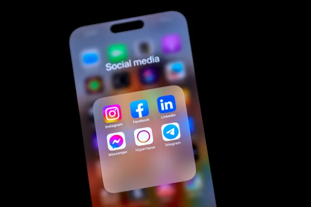 Instagram, Facebook Users Report Widespread Outages - Newsweek