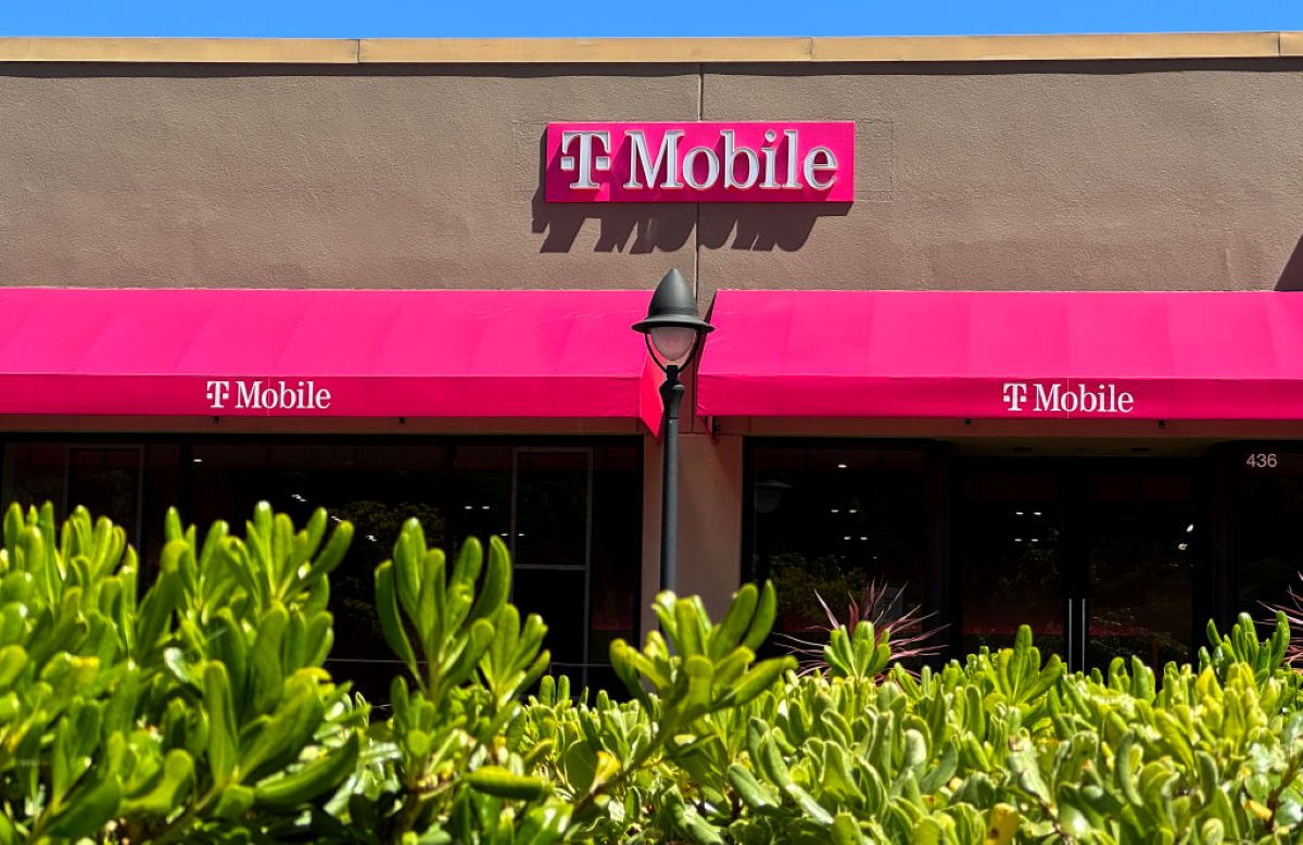 T-Mobile Data Breach: How To See If You’re Eligible For $25,000 Payout ...