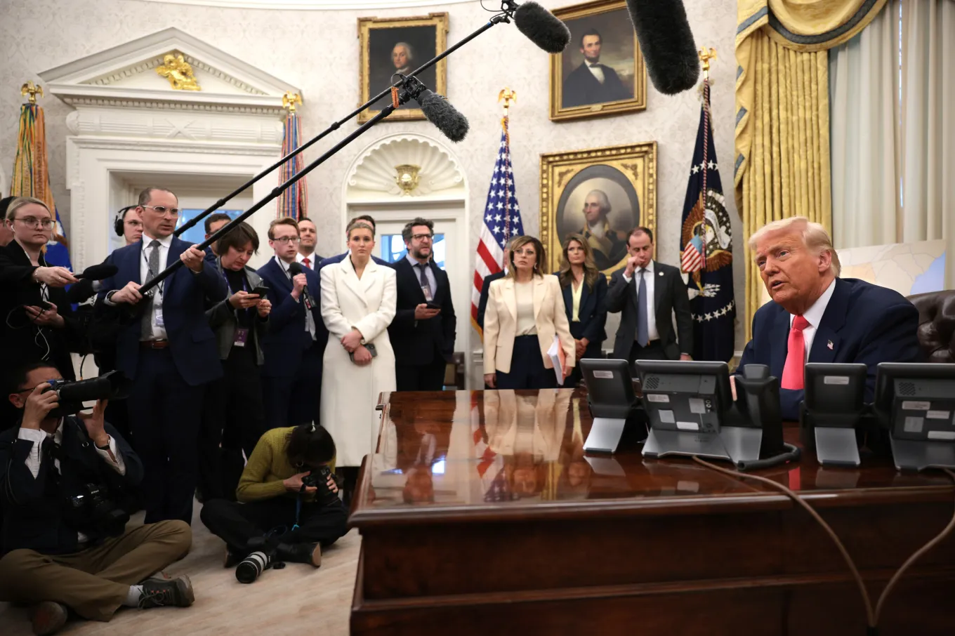 Photos Show How Trump Has Blinged Out Oval Office in Gold - Newsweek