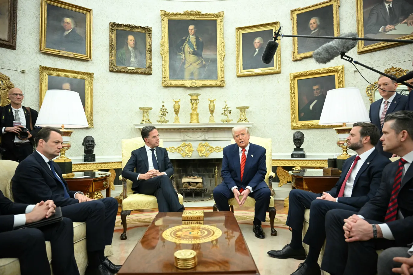 Photos Show How Trump Has Blinged Out Oval Office in Gold - Newsweek