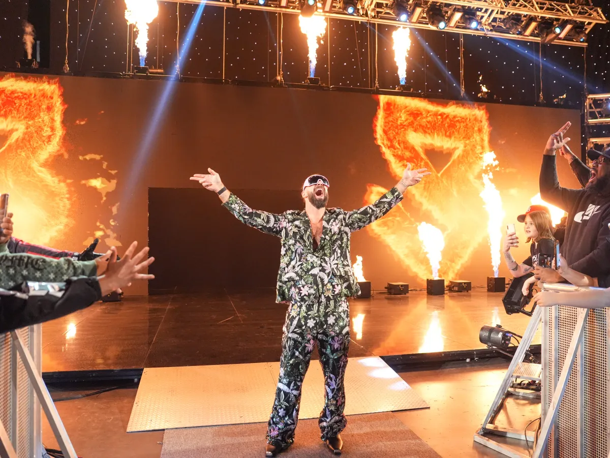 Seth Rollins Paid Absurd Amount Of Money For Extravagant WWE Outfit ...