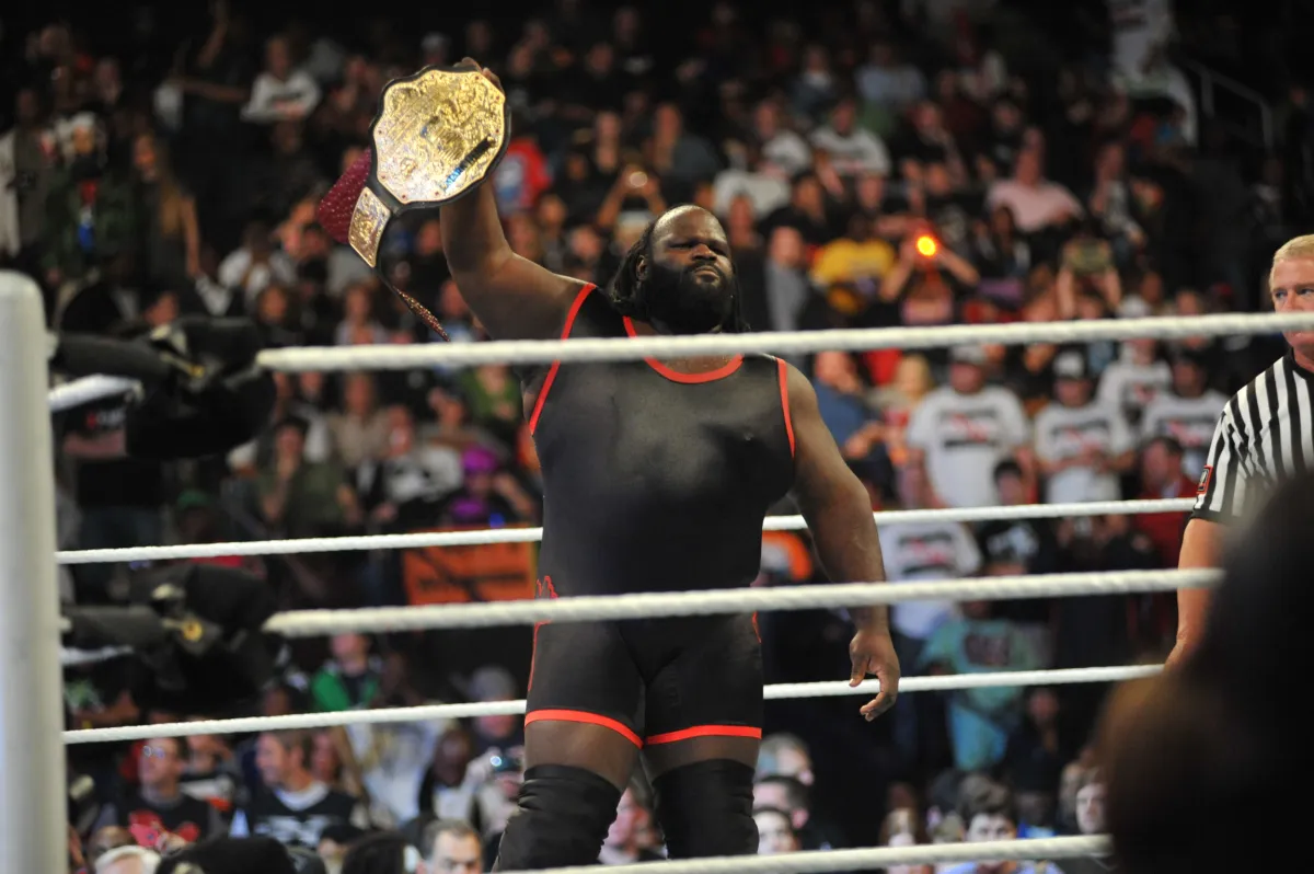 Mark Henry Officially Reunites with WWE, Signs Legends Contract - Newsweek