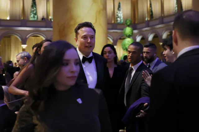 Video Of Elon Musk’s Silverware Trick at White House Dinner Goes Viral ...