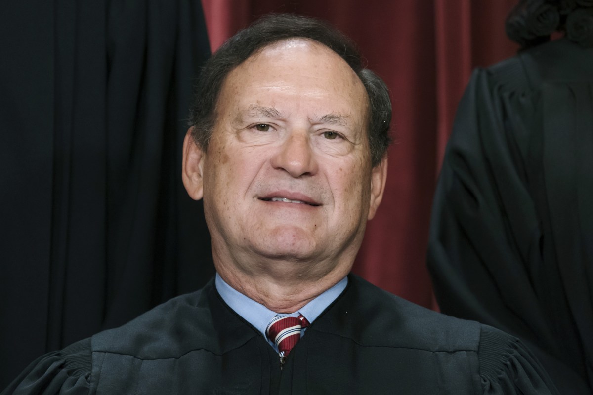 Samuel Alito Wants to Reexamine a 20-Year-Old Supreme Court Decision ...