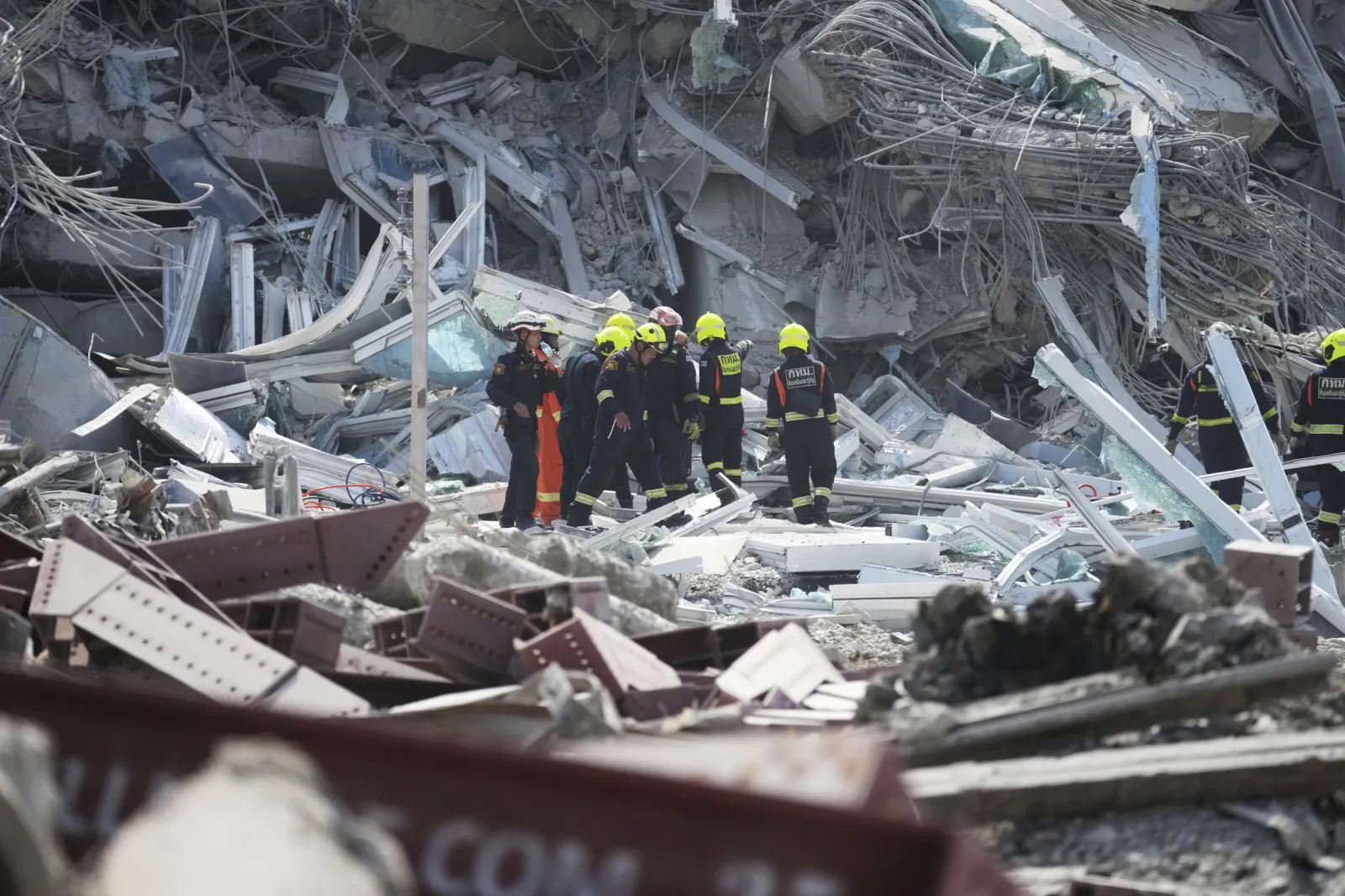 Thailand Earthquake Videos Shows Bangkok Buildings Wobble, Collapse ...