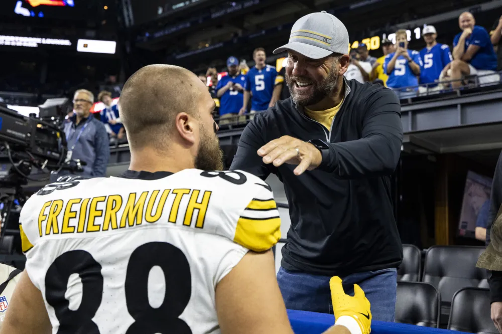 Ben Roethlisberger Has Wild Theory on Why Aaron Rodgers Hasn't Signed ...