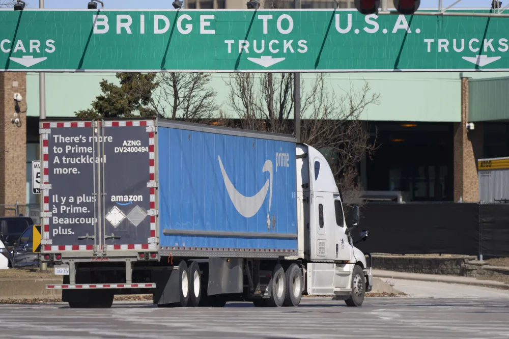 British Tourist Detained by ICE for 19 Days Warns Against All US Travel ...