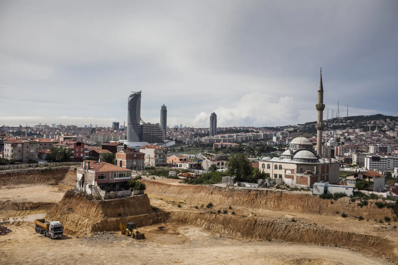Erdogan’s Grand Construction Projects Are Tearing Istanbul Apart - Newsweek