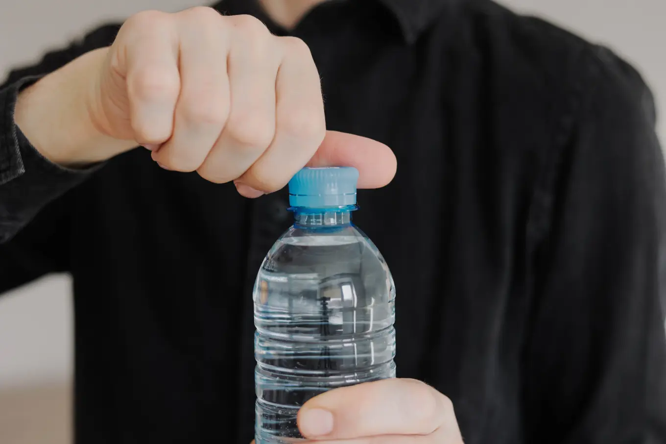 Gen Z Has Eye-Opening Observation About Difference in Water Drinking ...