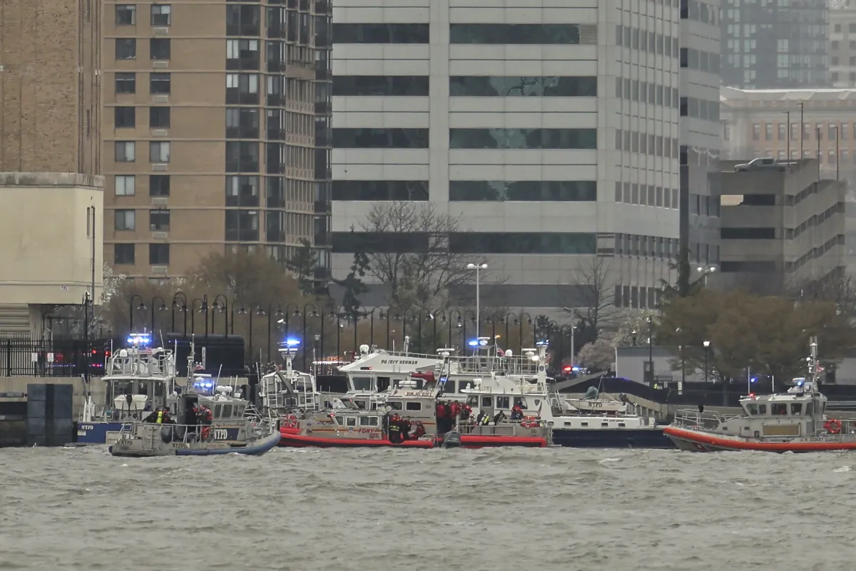 Six Dead After Helicopter Crashes Into Hudson River - Newsweek