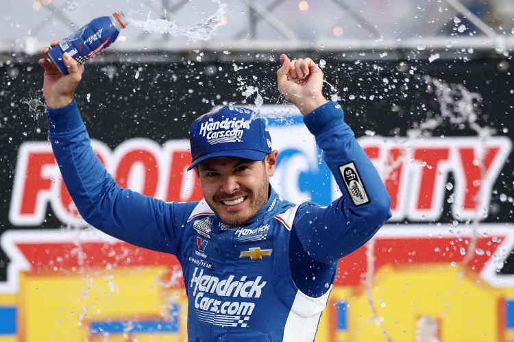 Kevin Harvick Comments on Kyle Larson's Agenda to 'Embarrass' NASCAR ...