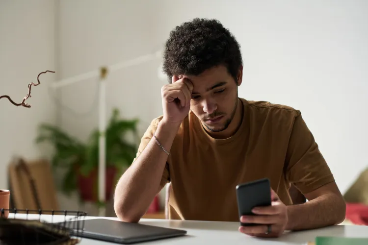 Gen Zer Backed for Snooping on Boyfriend’s Phone After What He Found ...