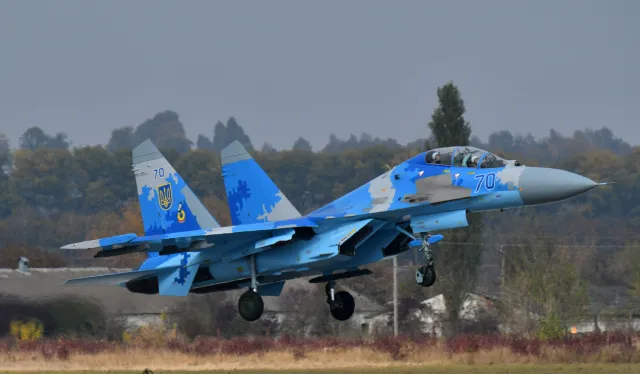 Ukraine Video Shows Su-27 Fighter Jet Obliterate Russian Command Post ...