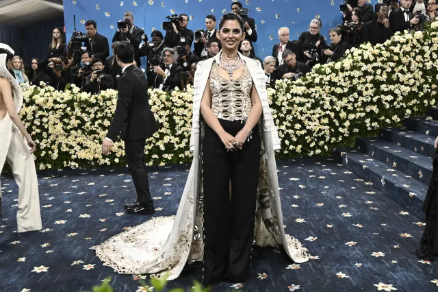 How Much Are Kim Kardashian’s Met Gala Necklaces Worth? What We Know ...