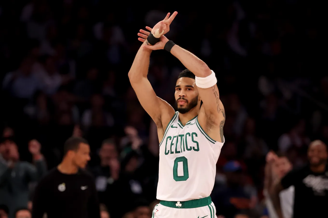 Celtics' Jayson Tatum Exits Game 4 With Non-Contact Injury - Newsweek