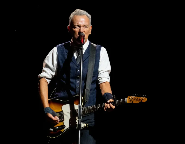 Bruce Springsteen Lets Rip on ‘Treasonous’ Trump Administration - Newsweek