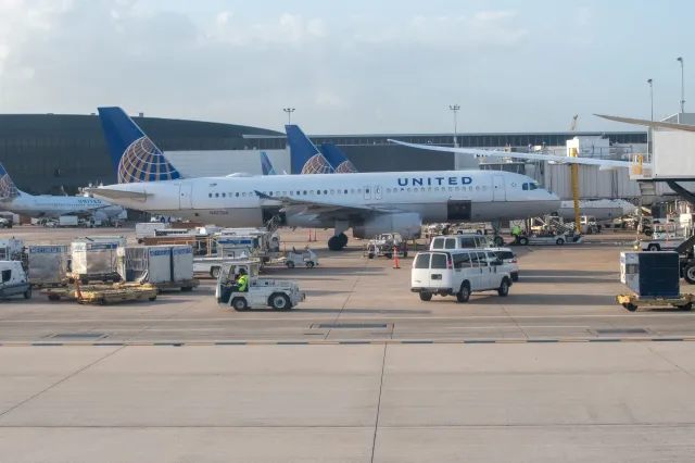 Houston Airport Flight Cancellations: Hundreds of Delays After Ground ...