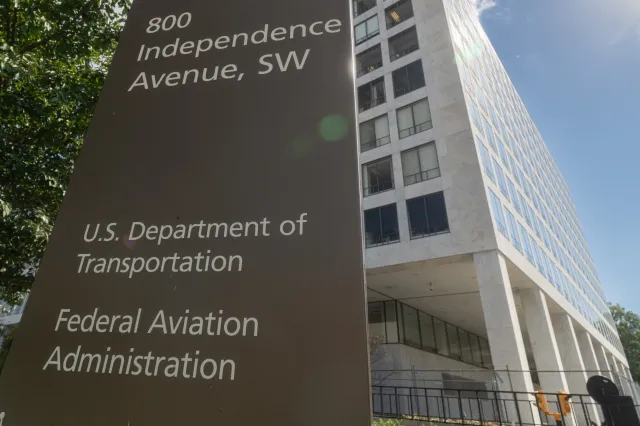 Air Passengers Threatened With Fines for Standing Up Too Soon - Newsweek