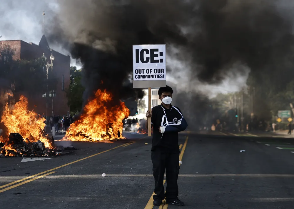 Mass Looting Breaks Out as LA Riots Intensify - Newsweek