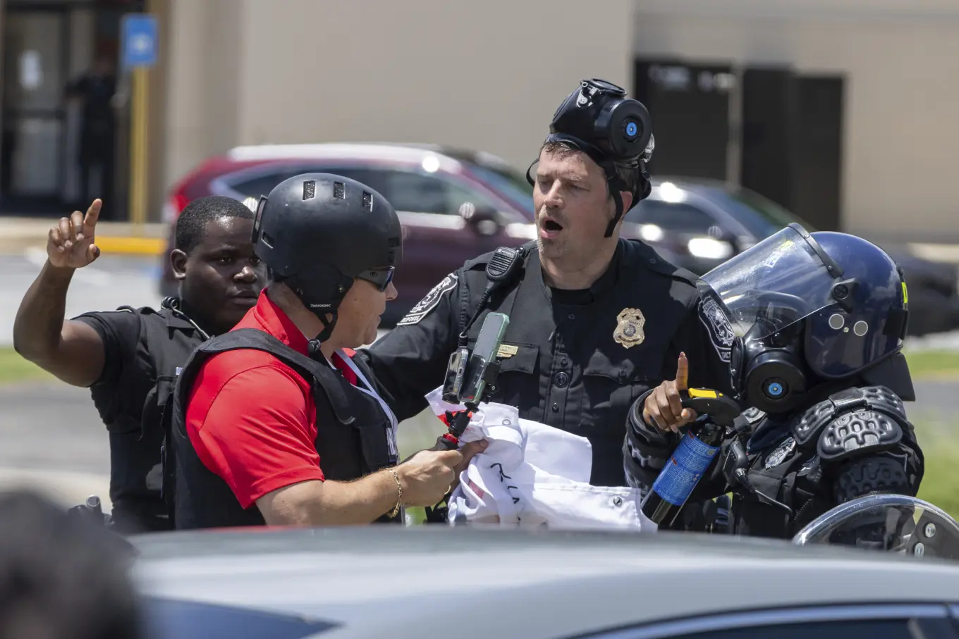 Who Is Mario Guevara? Salvadoran Reporter at No Kings Pro... - Newsweek