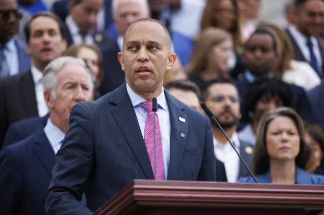 How Long Was Hakeem Jeffries’ ‘Magic Minute’ Speech? Democrat Breaks ...