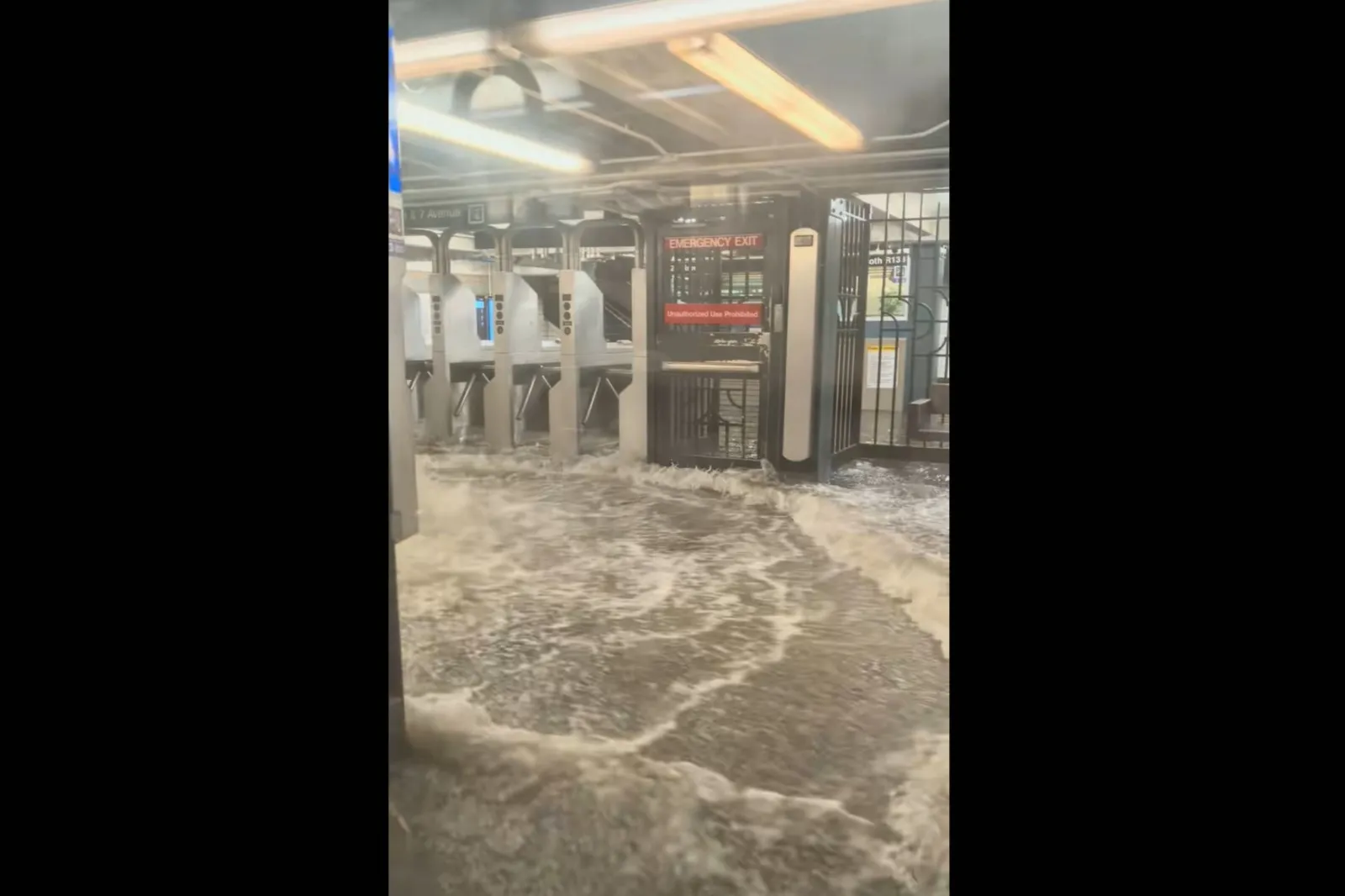 NYC Subway Car Filling With Water As City Floods Goes Viral - Newsweek
