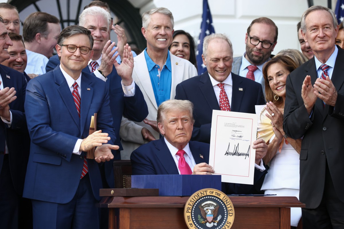 Trump Admin Asylum Fee Move Could Affect 1.4 Million Migrant Work ...