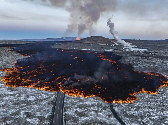 Iceland Volcano Erupts, Blue Lagoon Evacuated - Newsweek