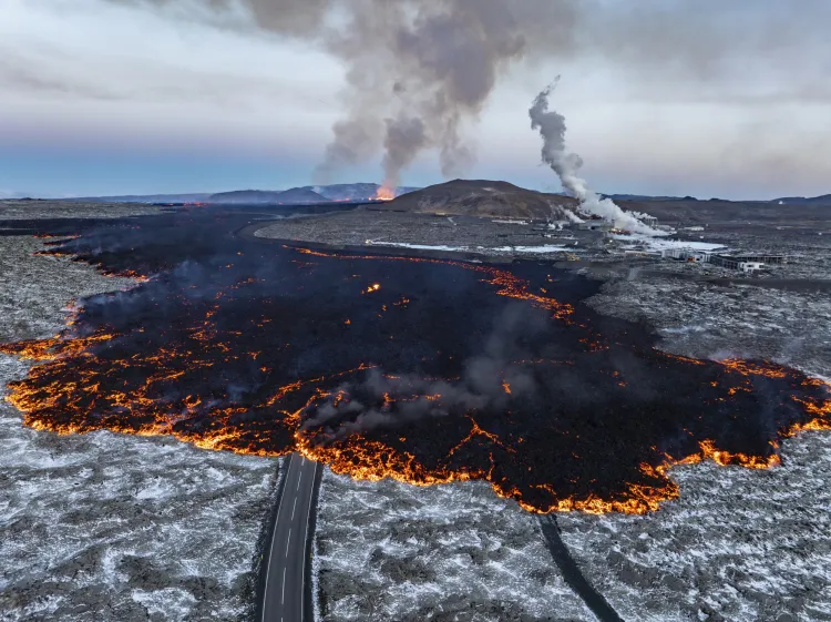 Iceland Volcano Erupts, Blue Lagoon Evacuated - Newsweek