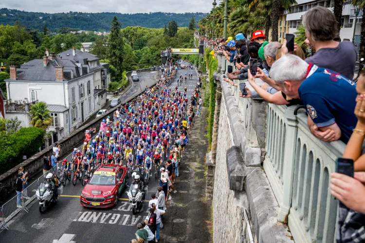 How to Watch Tour de France 2025 Stage 15: Live Stream Cycling, TV ...