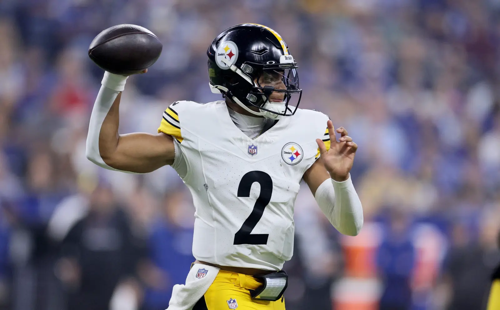 Jets Provide Massive Update on Justin Fields' Injury - Newsweek