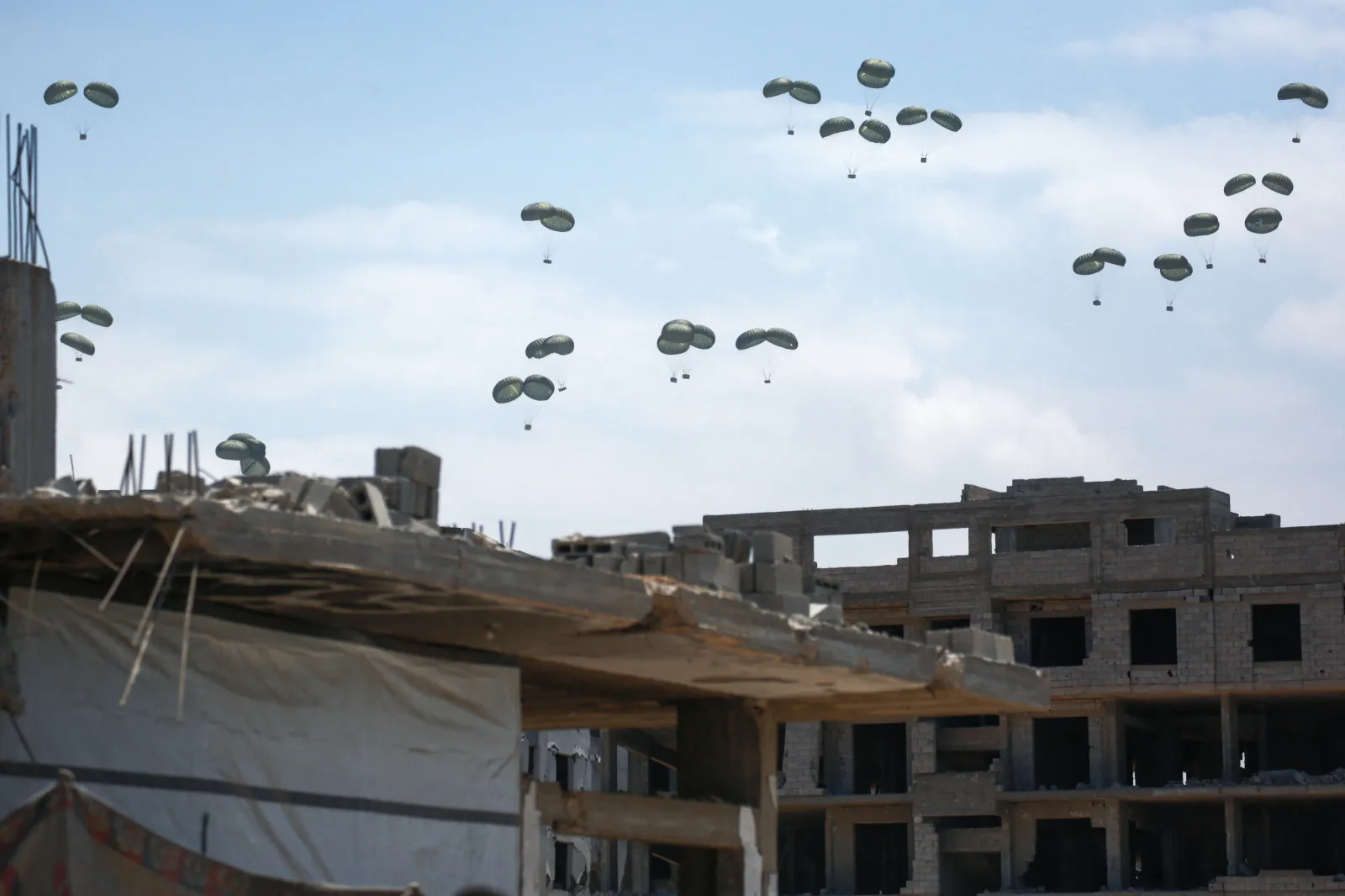 France Launches Airdrop of 40 Tons of Humanitarian Aid Into Gaza - Newsweek