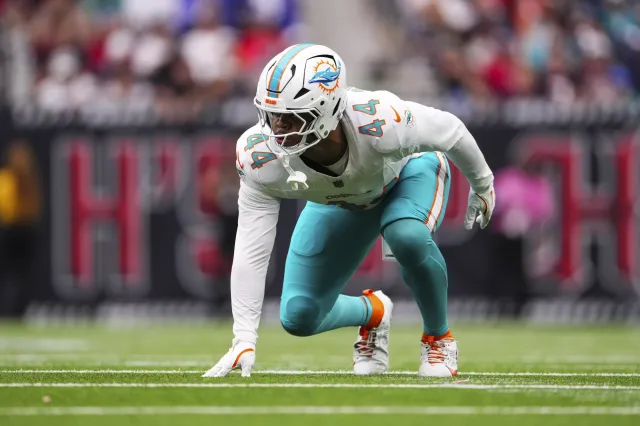 Dolphins Edge Rusher Uses Instagram To Calm Injury Panic - Newsweek
