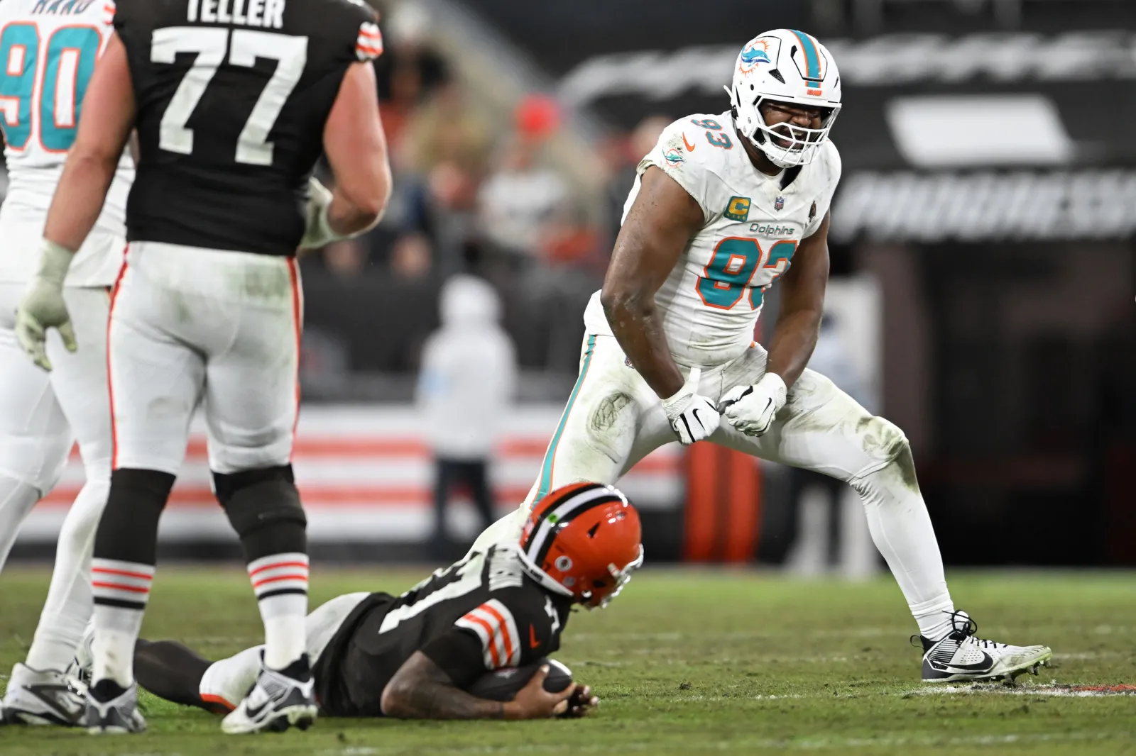 Former Dolphins All-Pro Defensive Lineman Suddenly Announces Retirement ...