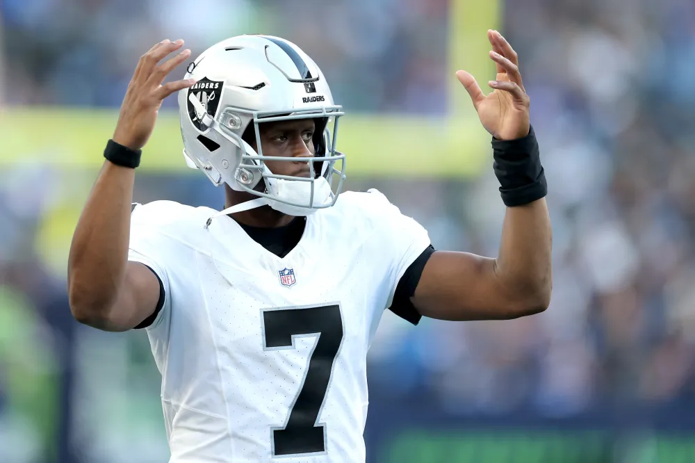 Insider Exposes Rough News for Raiders QB Geno Smith - Newsweek