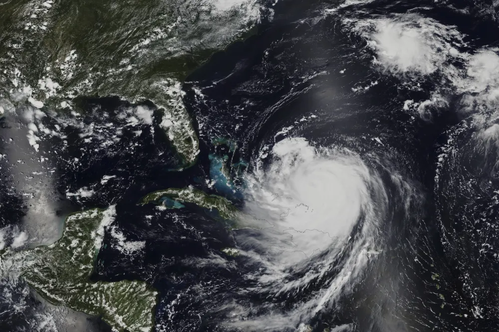 Hurricane Erin 2025 Tracker: Satellite Images, Graphics Show Growing ...