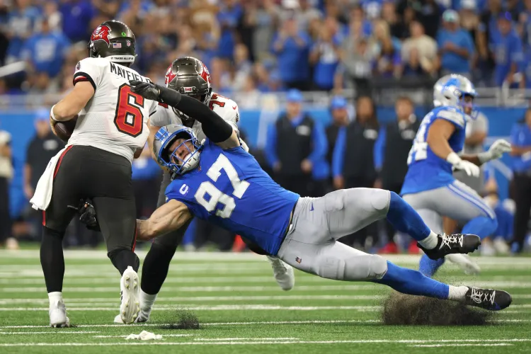Lions' Aidan Hutchinson Gives Positive Update on His Recovery - Newsweek