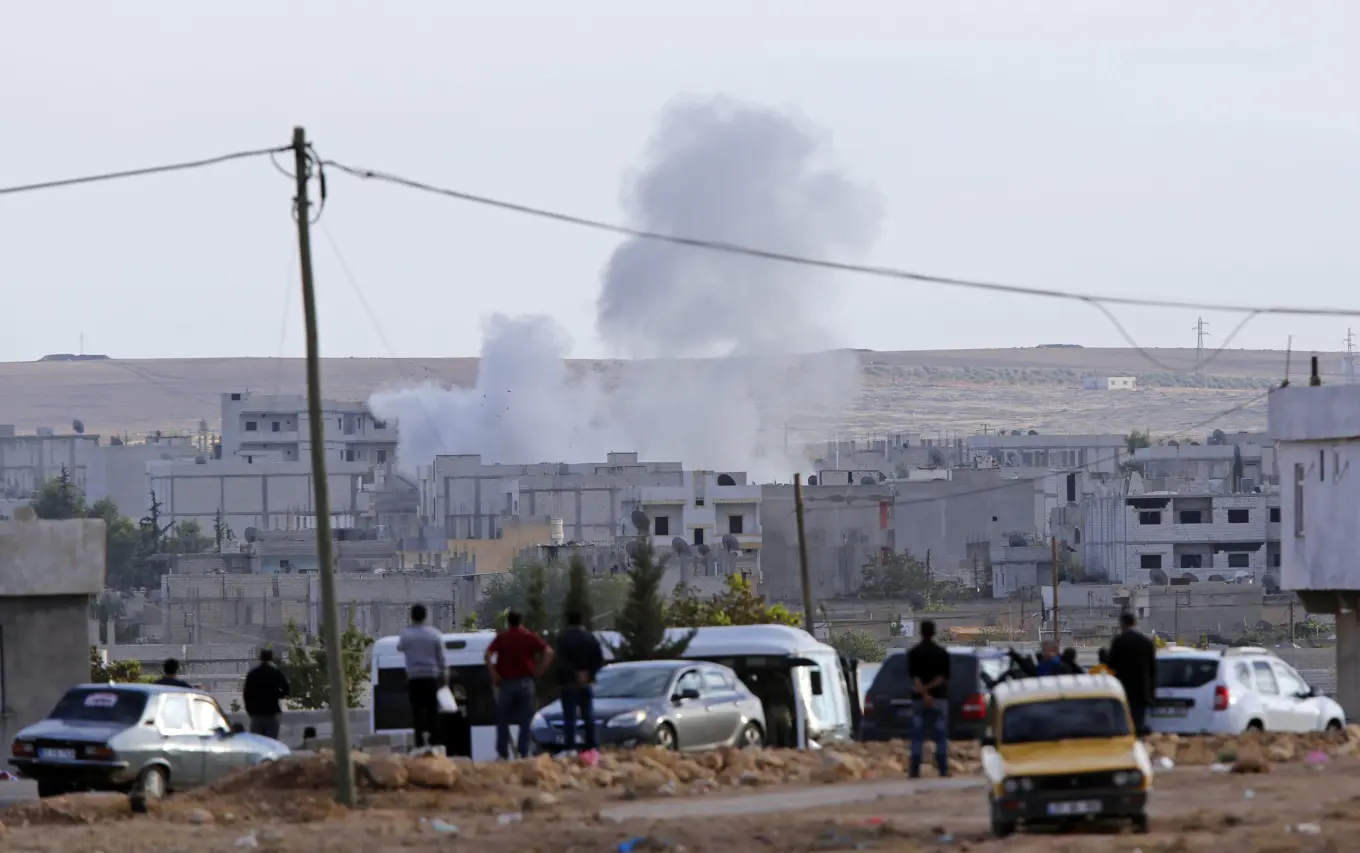 Turkish Tanks Reinforce Border as Islamic State Shells Syrian Town ...