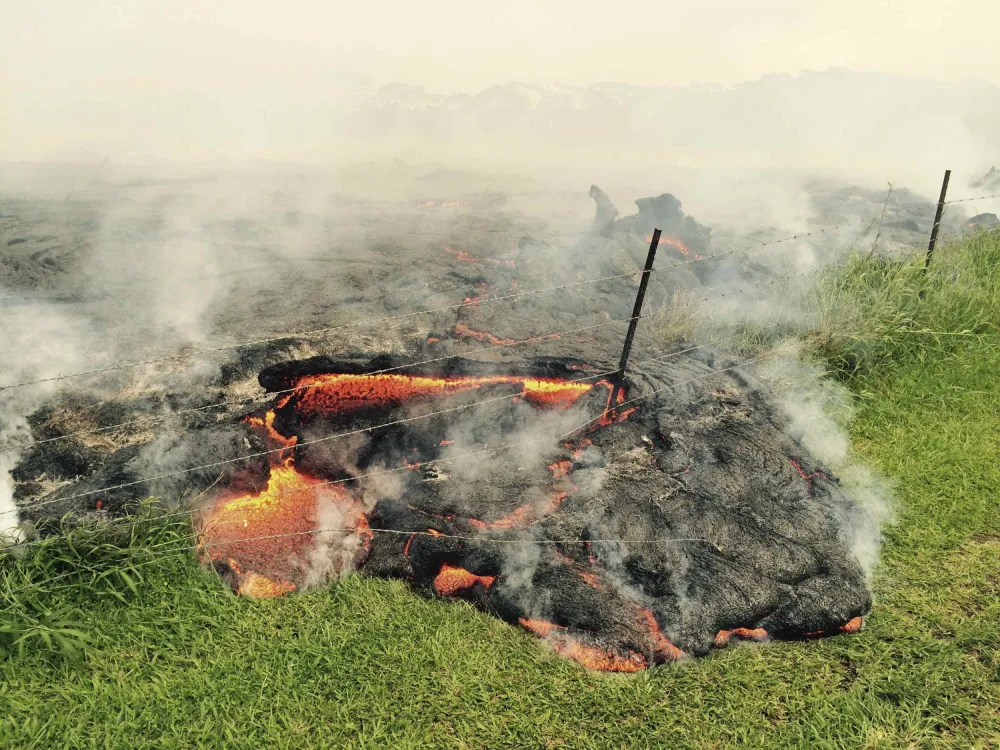 Photos & Video: Kilauea Volcano Lava Flow in Hawaii Nears Homes - Newsweek