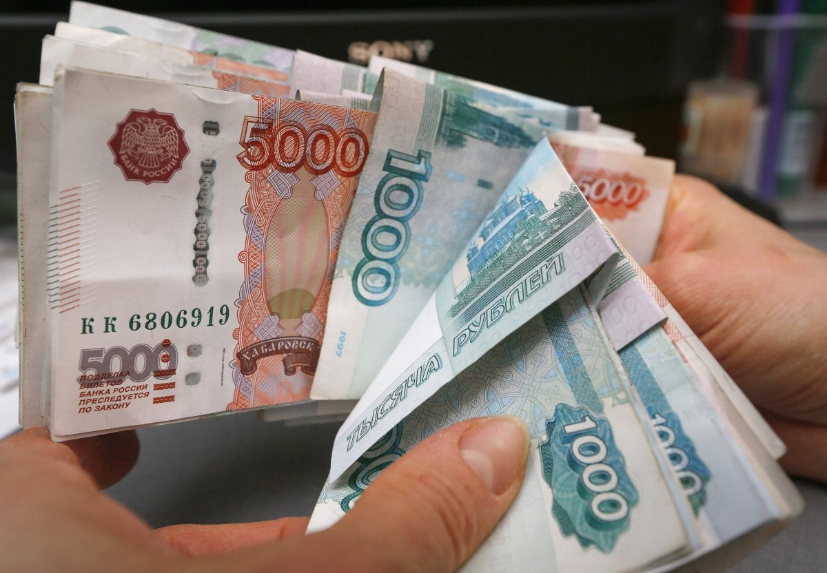 Russia’s Ruble Bounces Back 4% From Record Lows - Newsweek