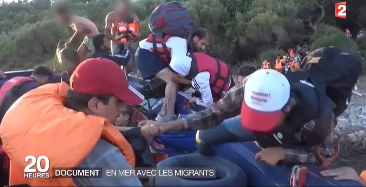 Video: French Journalists Join Refugees on Smuggler Boat From Turkey to ...
