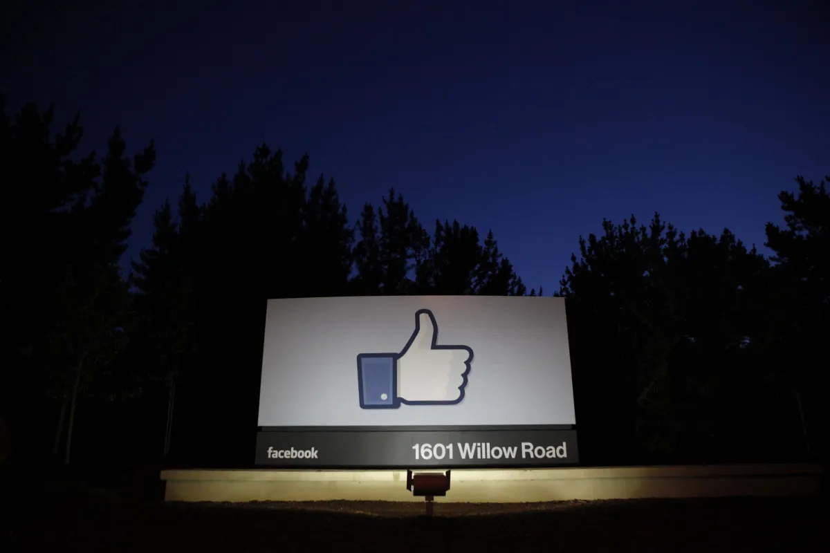 Facebook Is Making 2 Trillion Public Posts Searchable - Newsweek