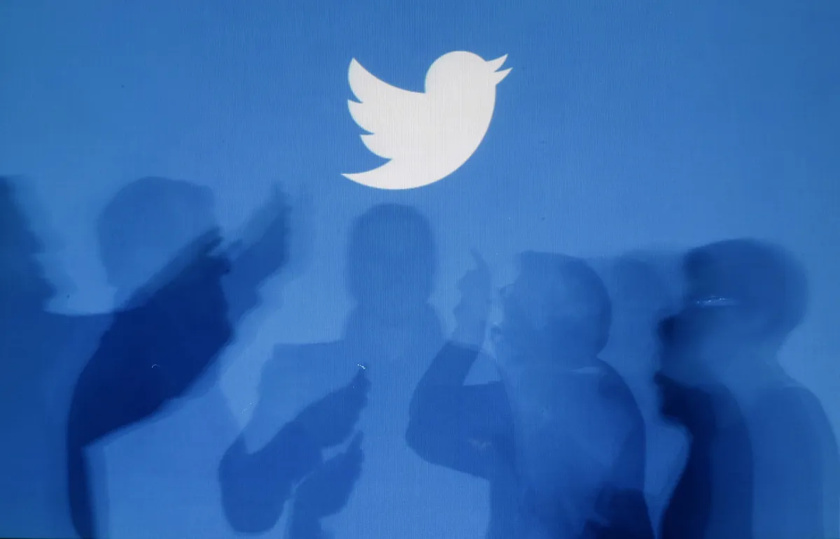 Twitter Replaces Favoriting Star With Heart ‘Likes’ - Newsweek
