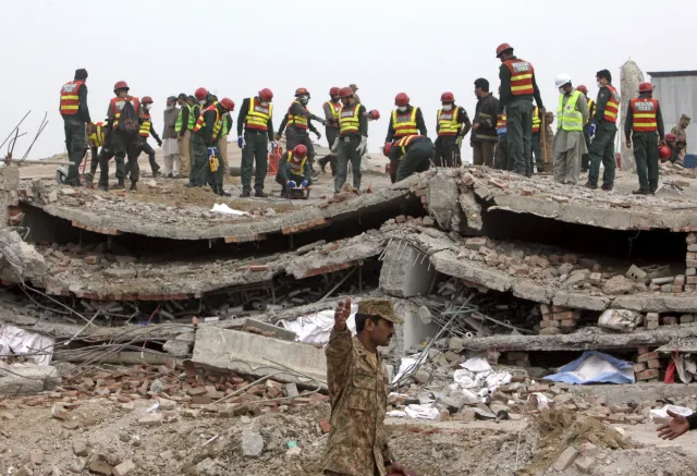 Trapped and Injured, Survivors of Factory Collapse in Pakistan Plead ...